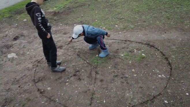Какие правила прекрасной и забытой игры в ножички?
